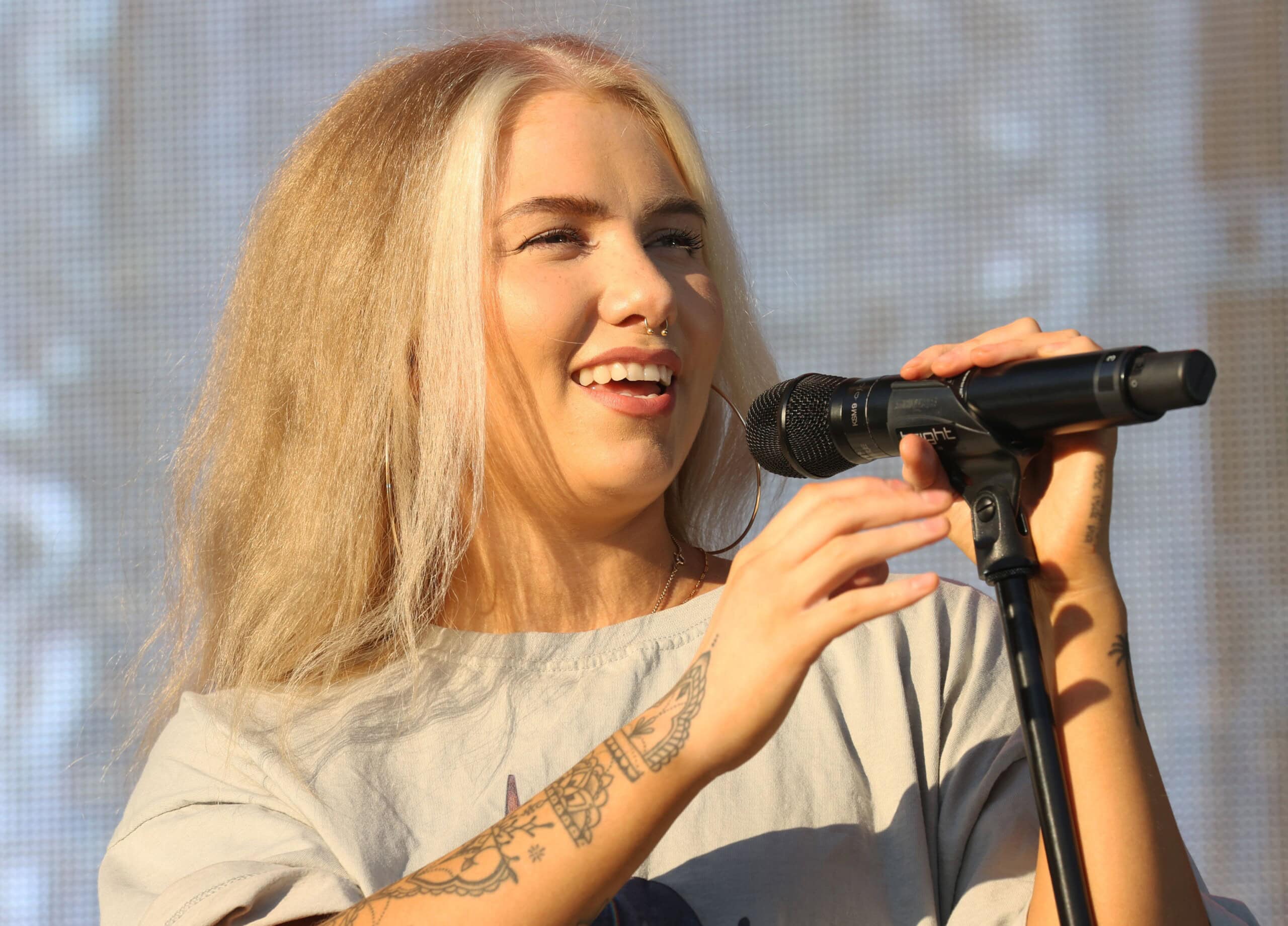 Laulaja Evelina ilmoitti ikäviä uutisia faneilleen - Como.fi