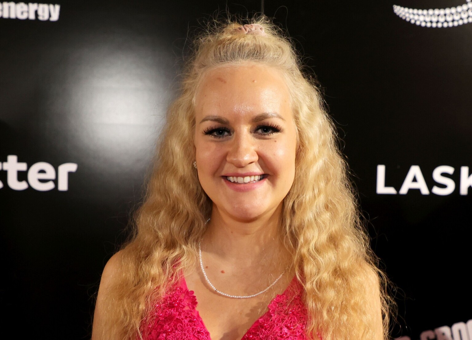 Auri Kananen sai pääkipukohtauksia – kertoo mikä antoi lopulta helpotuksen - Como.fi