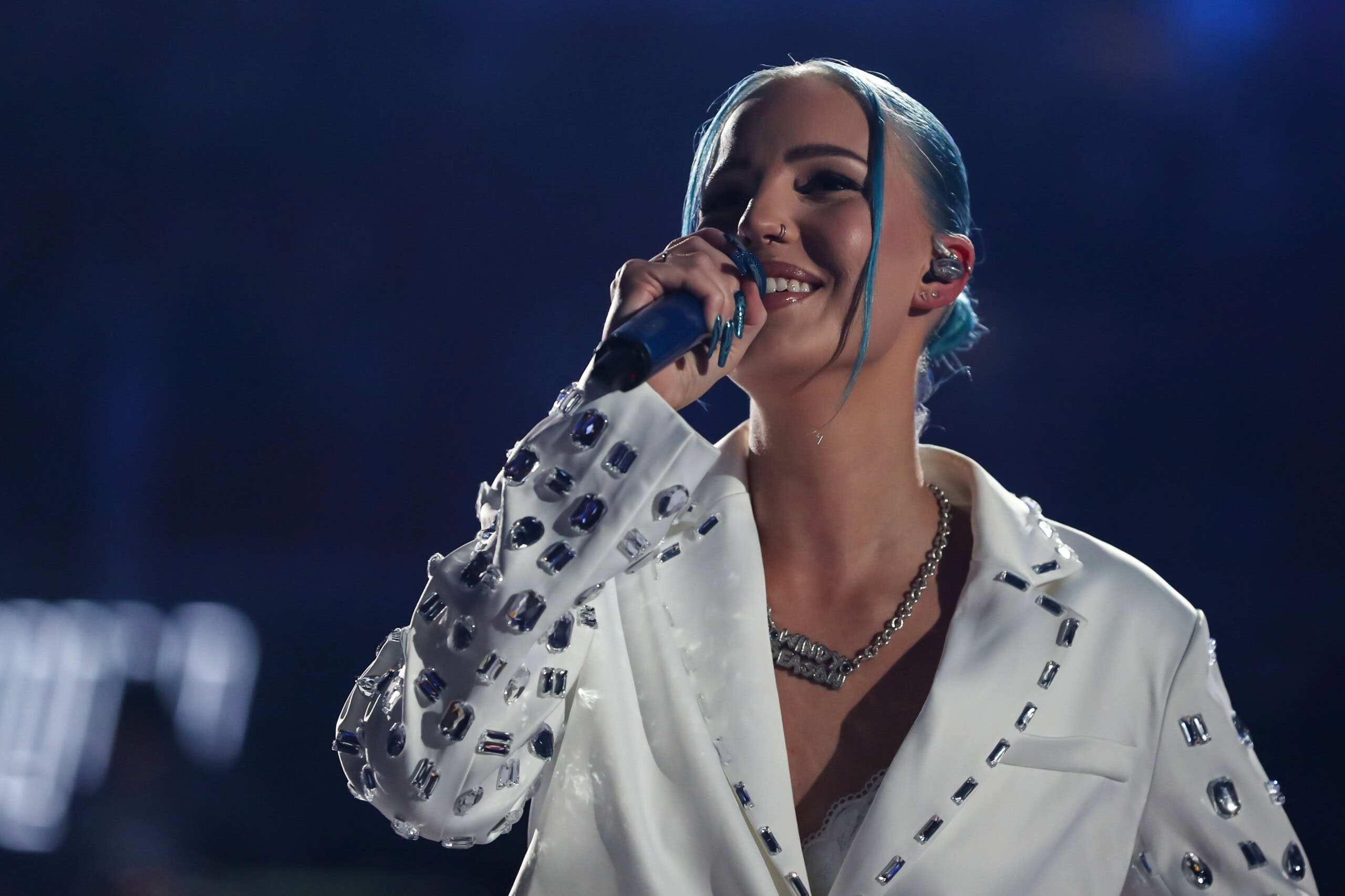 Laulaja Tuulilla ikäviä uutisia abeille: ”Harmittaa niin paljon” - Como.fi