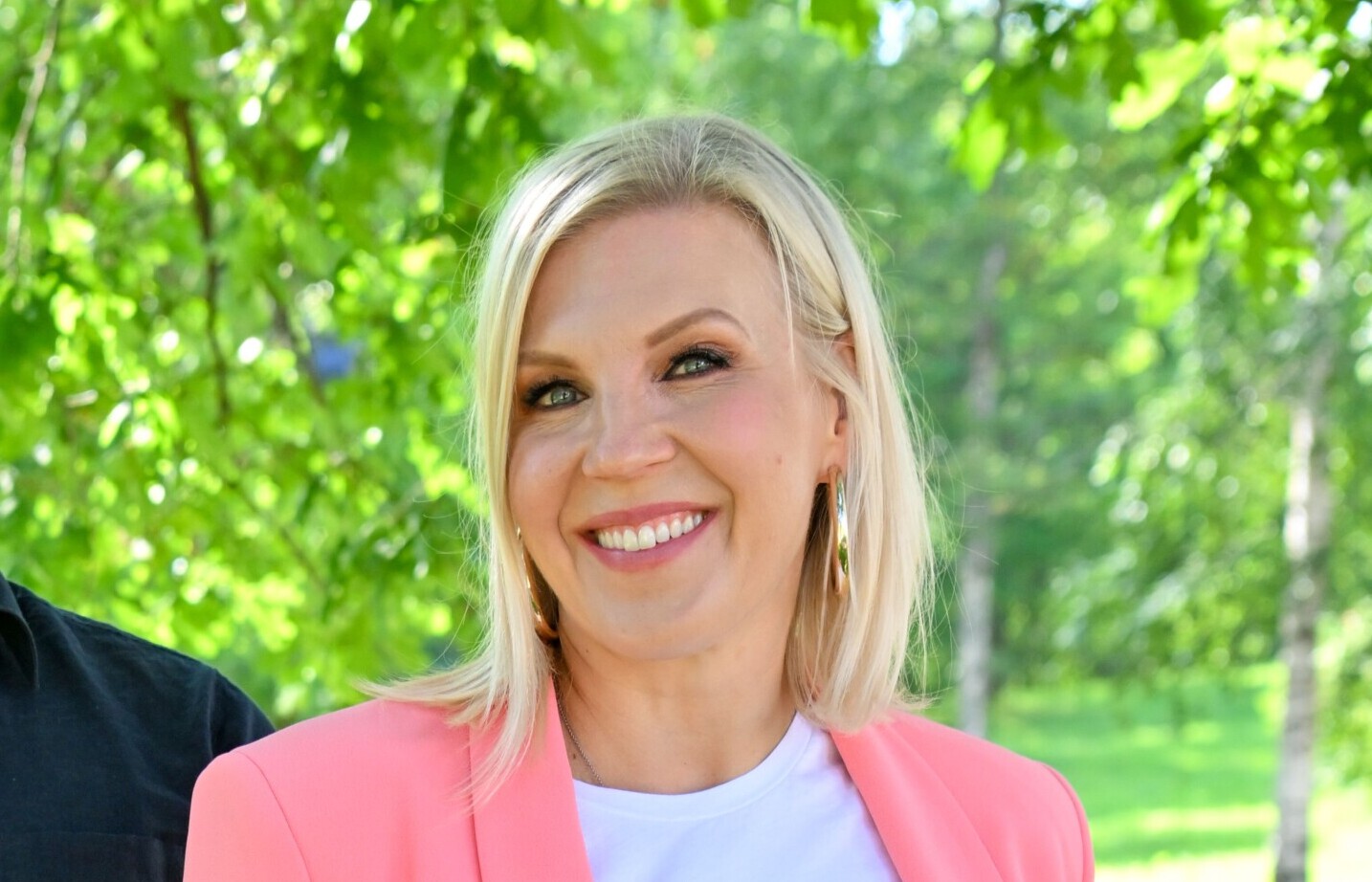 Vappu Pimiä julkaisi söpöjä kuvia lomastaan – ”Pussailukoppiin” - Como.fi