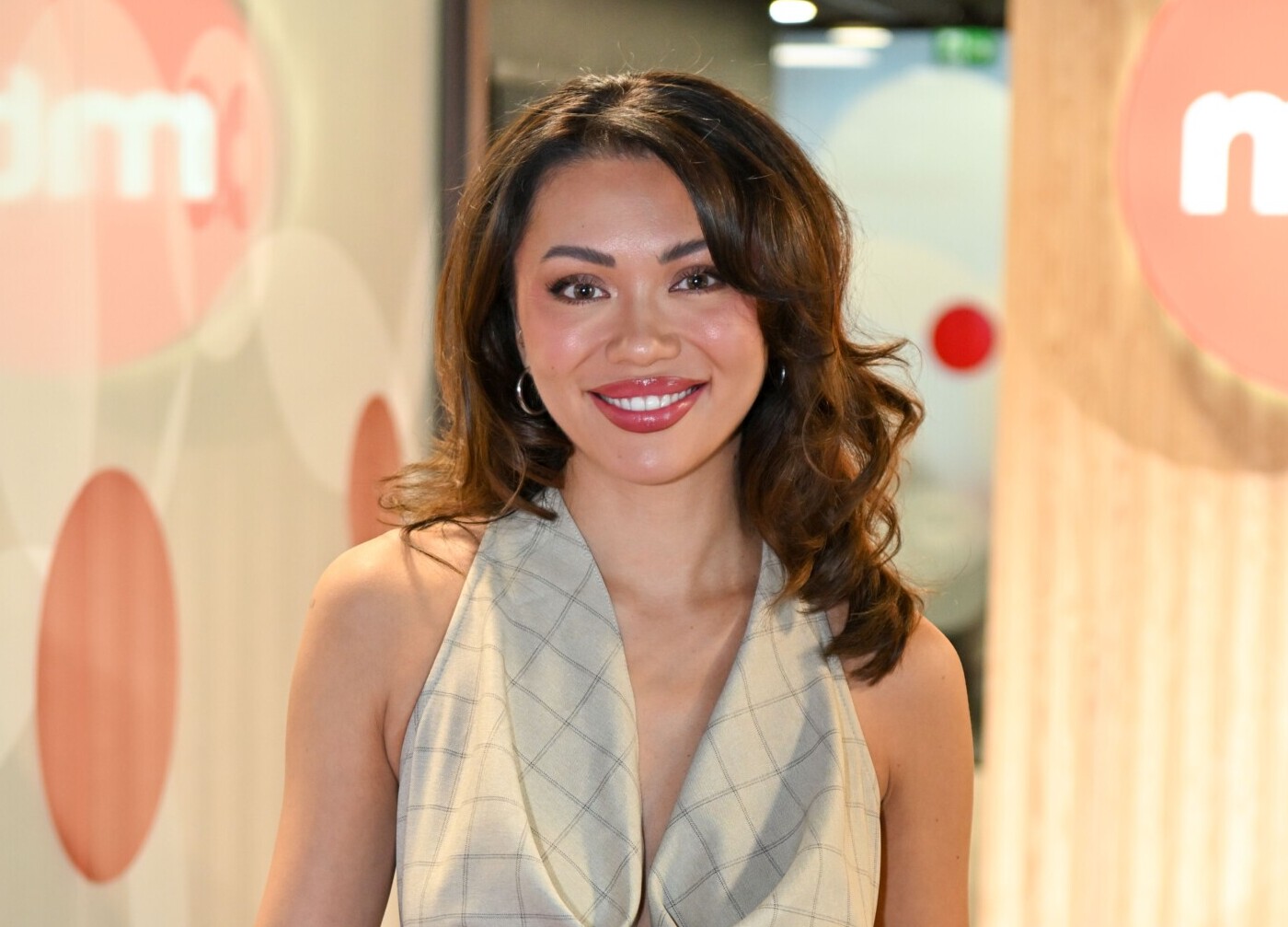 Seiska: Shirly Karvinen kuvattu julkkisnaisen seurassa - ei ollut Sanni ...