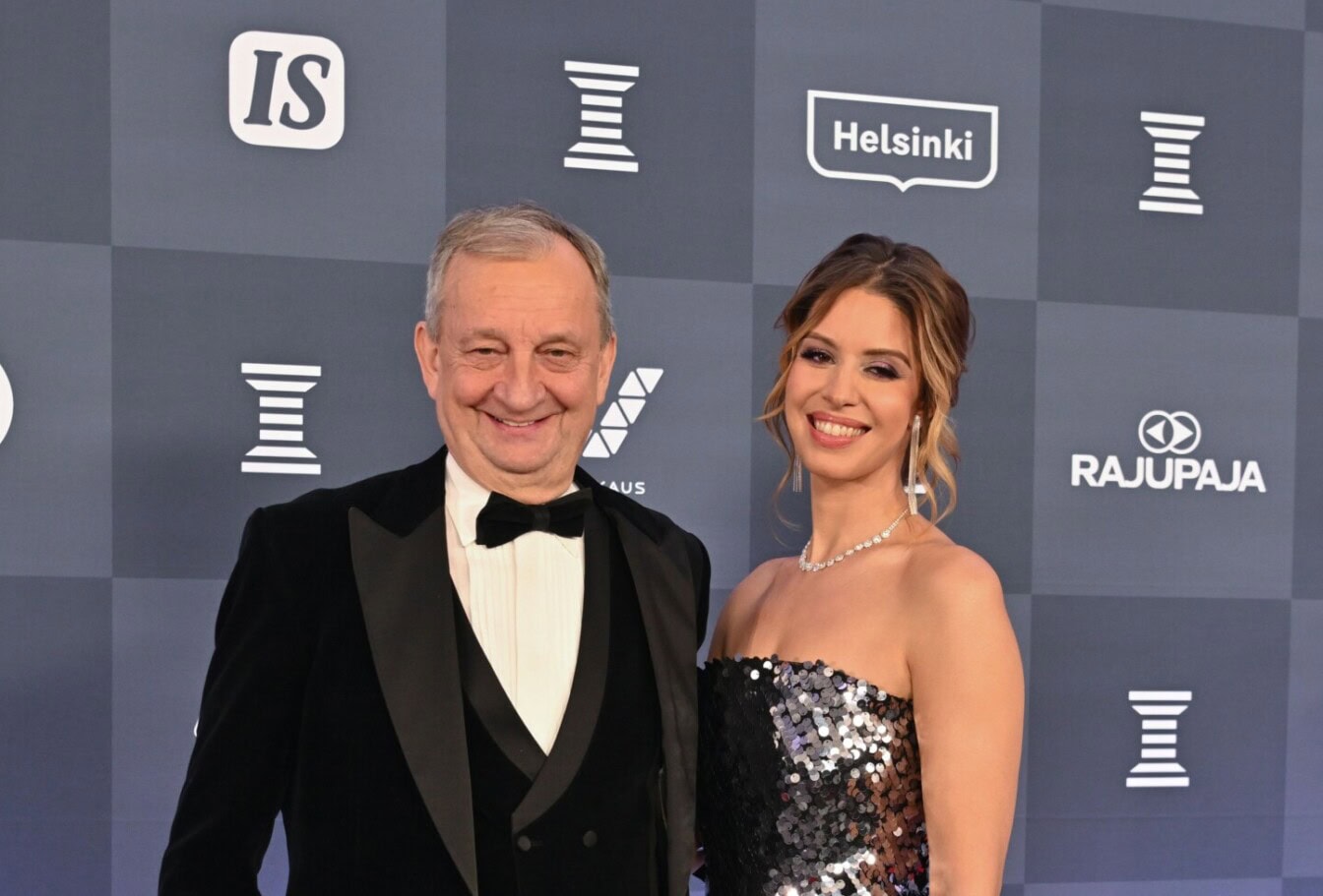 Hjallis Harkimo ja Jasmine Pajari veneilemässä – kohteena onnenkivi ...