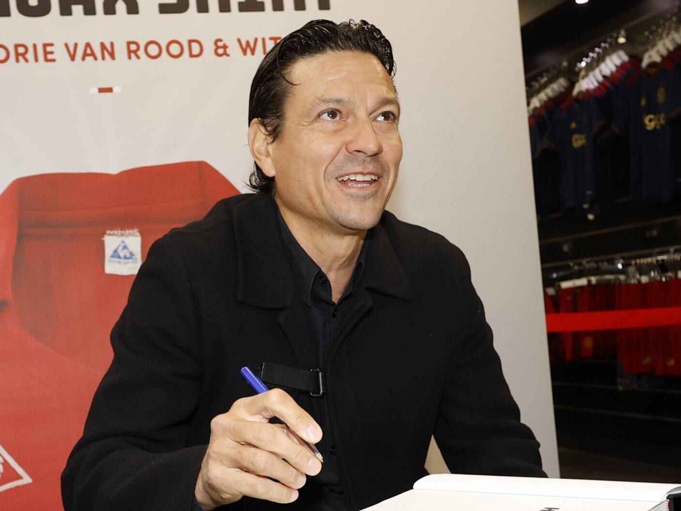 Jari Litmanen julkaisi pojistaan kuvan – harvinainen perhepotretti ...