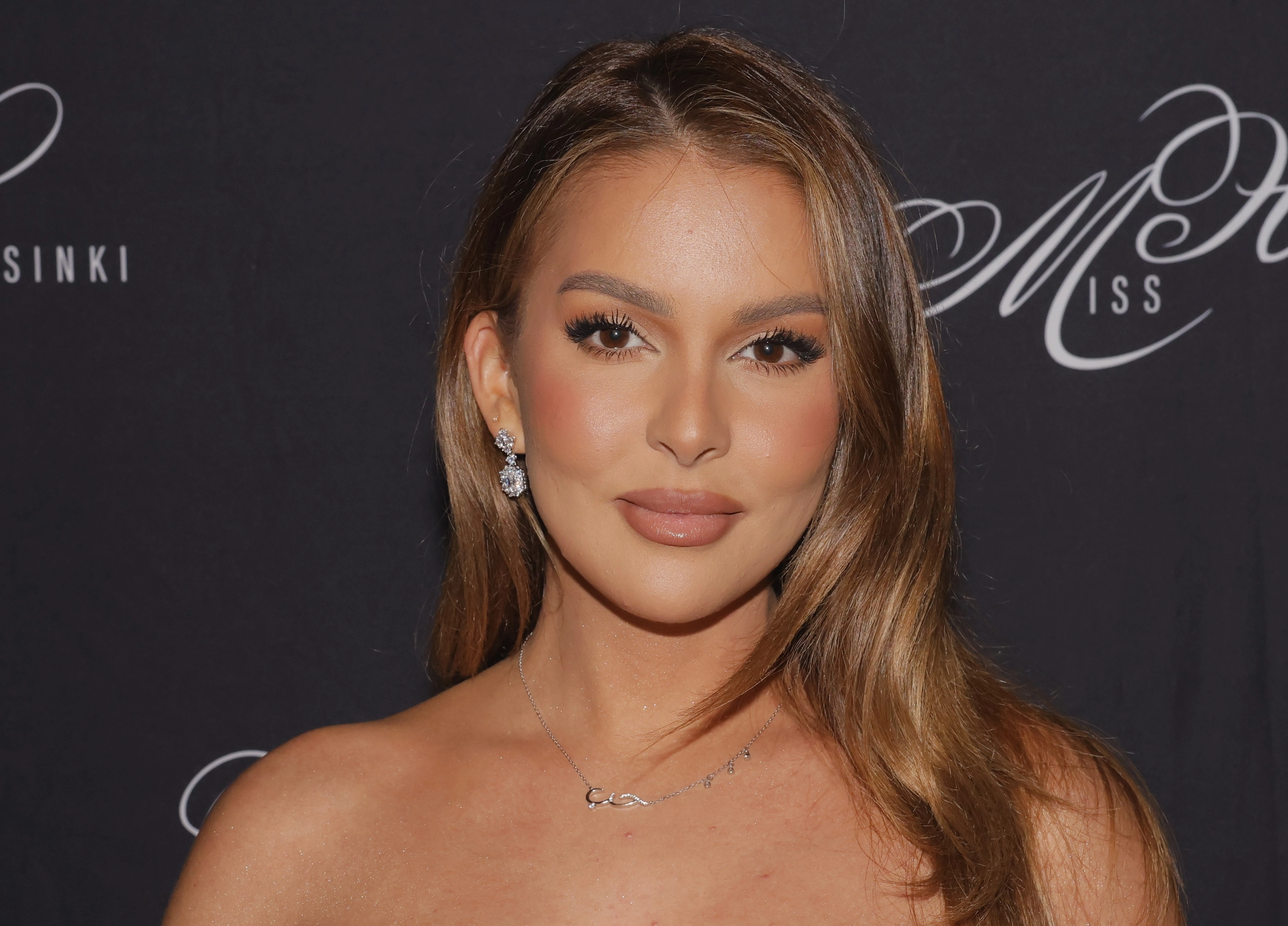 Upea Sara Chafak suppaili pikku pikku bikineissä - nämä kuvat kuuluvat ...