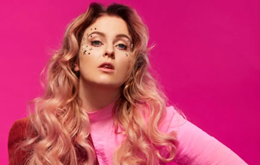 Laulaja Ellinooran firman nimi on enne – liikevaihdolle nimittäin - Como