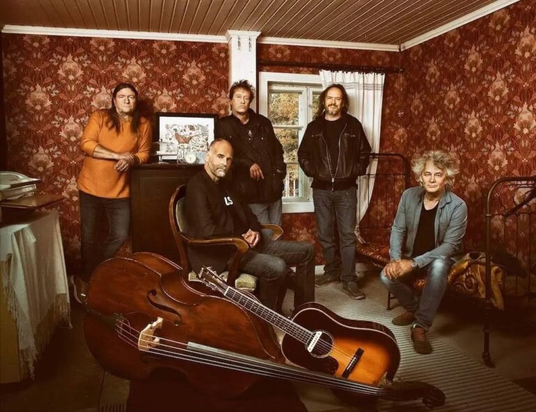 Eppu Normaalilta huomenna suurilmoitus - Como.fi