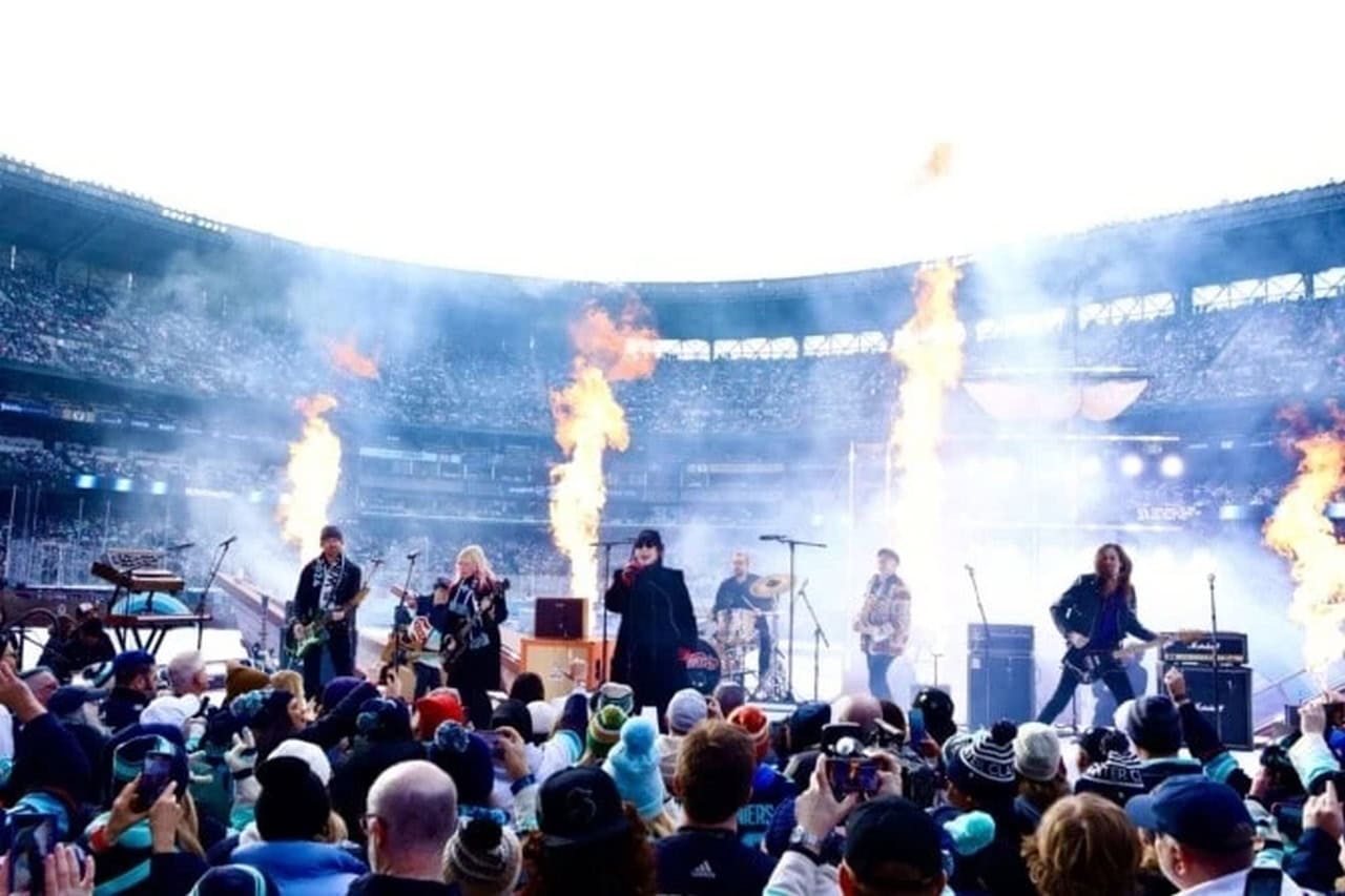 Yli 50 miljoonaa albumia myynyt yhtye peruutti huippuodotetun ...