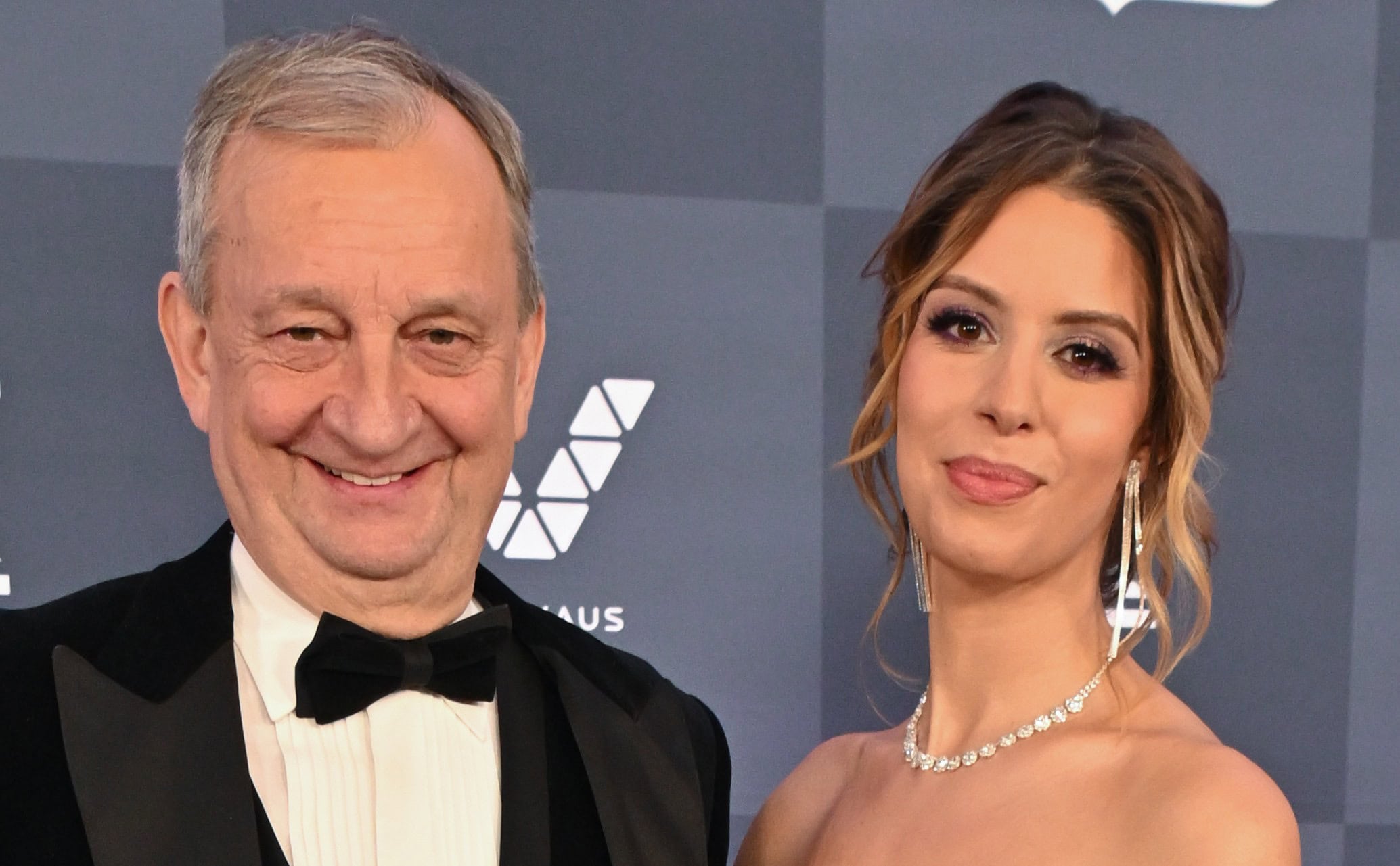 Jasmine Pajari paljasti uudet tuulet - miten käy nyt Hjalliksen kanssa? - Como.fi