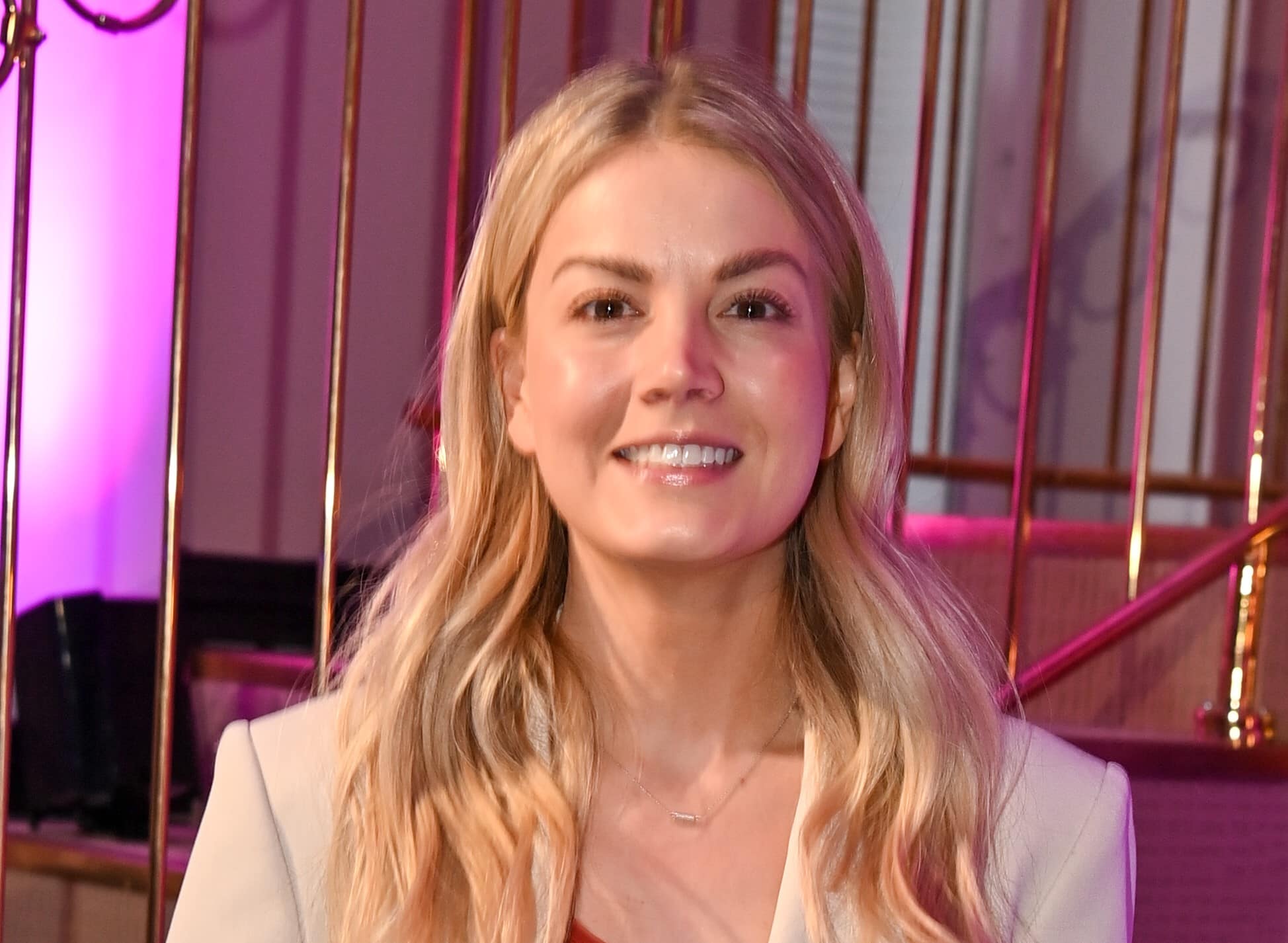 Janni Hussi poseerasi ja näytti molemmat puolensa! - Como.fi