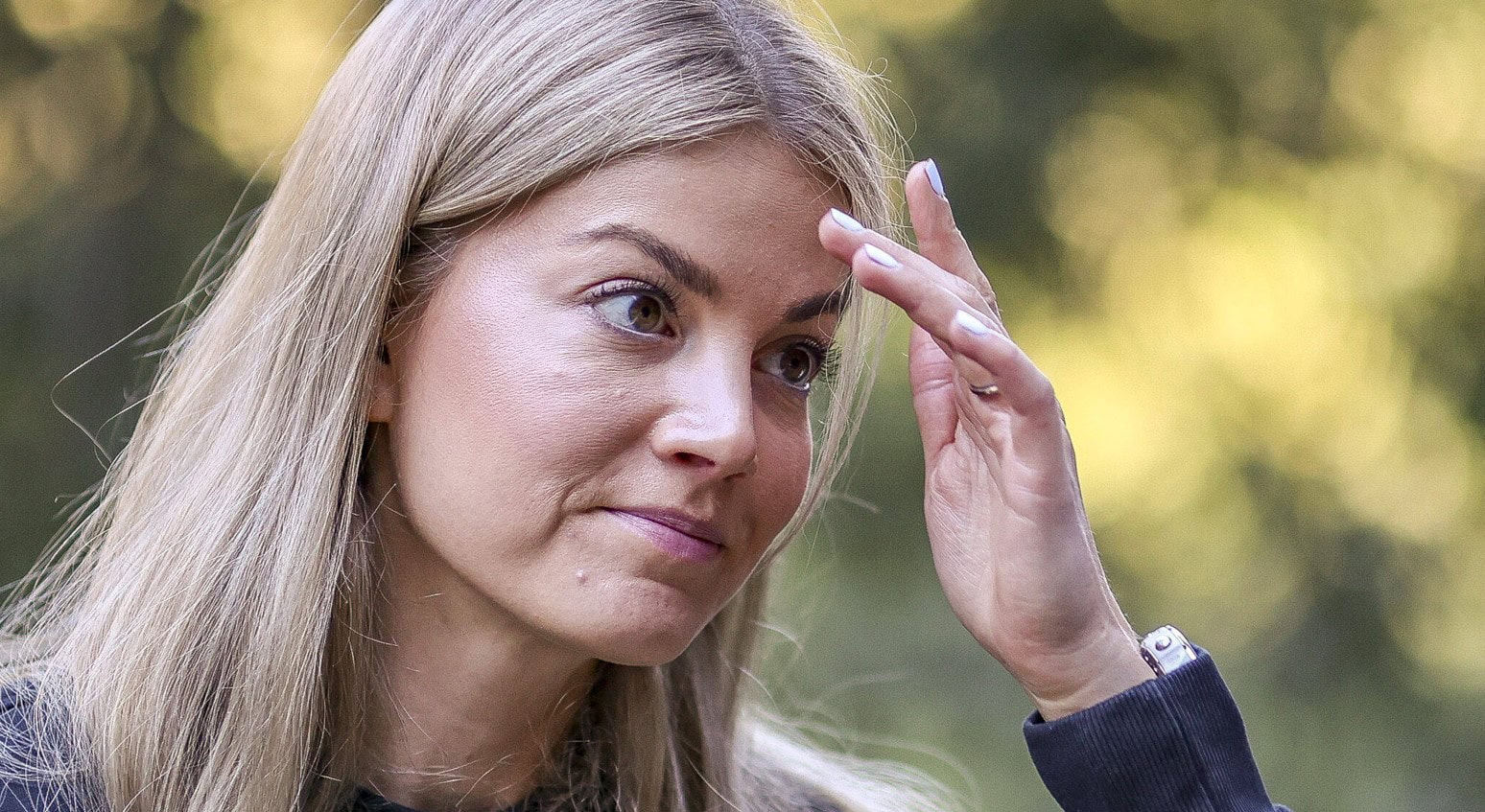 Janni Hussi katseli vanhoja kuvia rakkaastaan: "Nyt mä tihrustan täällä" - Como.fi