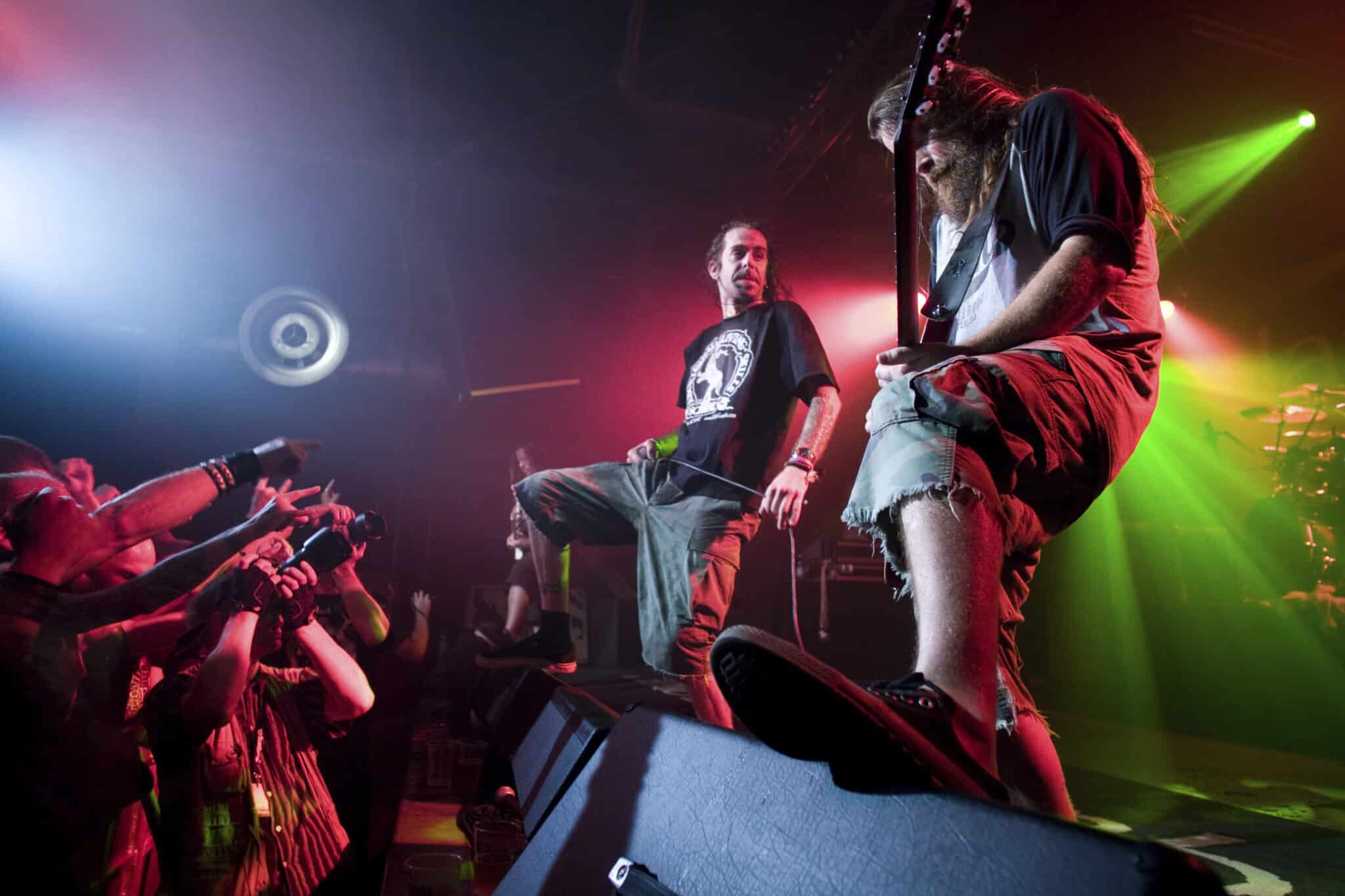 Supersuosittujen metallibändien jäähallikeikka Suomessa peruuntuu ...