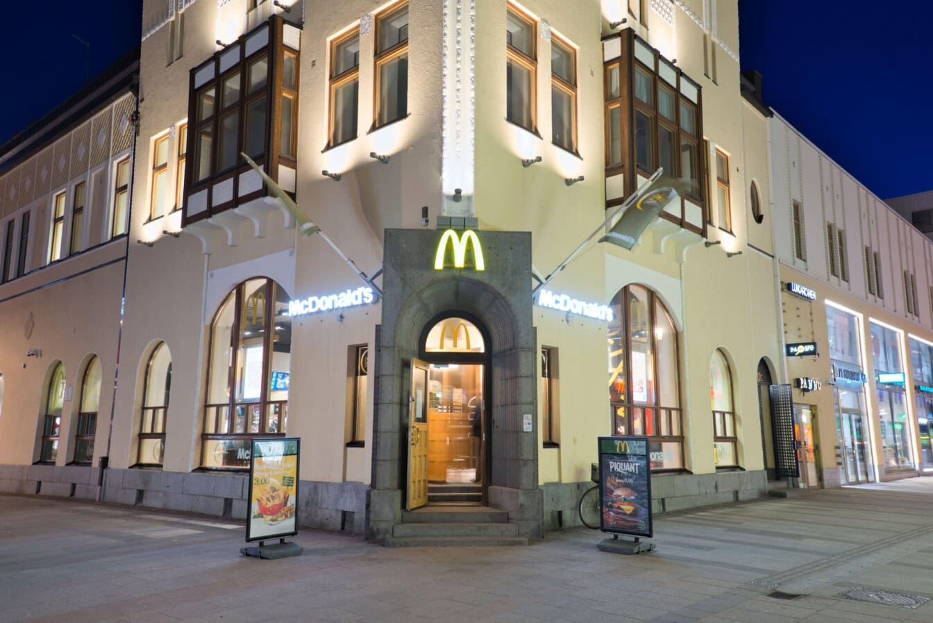 Mäkkäri eli McDonalds Suomessa 40 vuotta – tätä et hampurilaisravintolasta tiennyt! - Como.fi