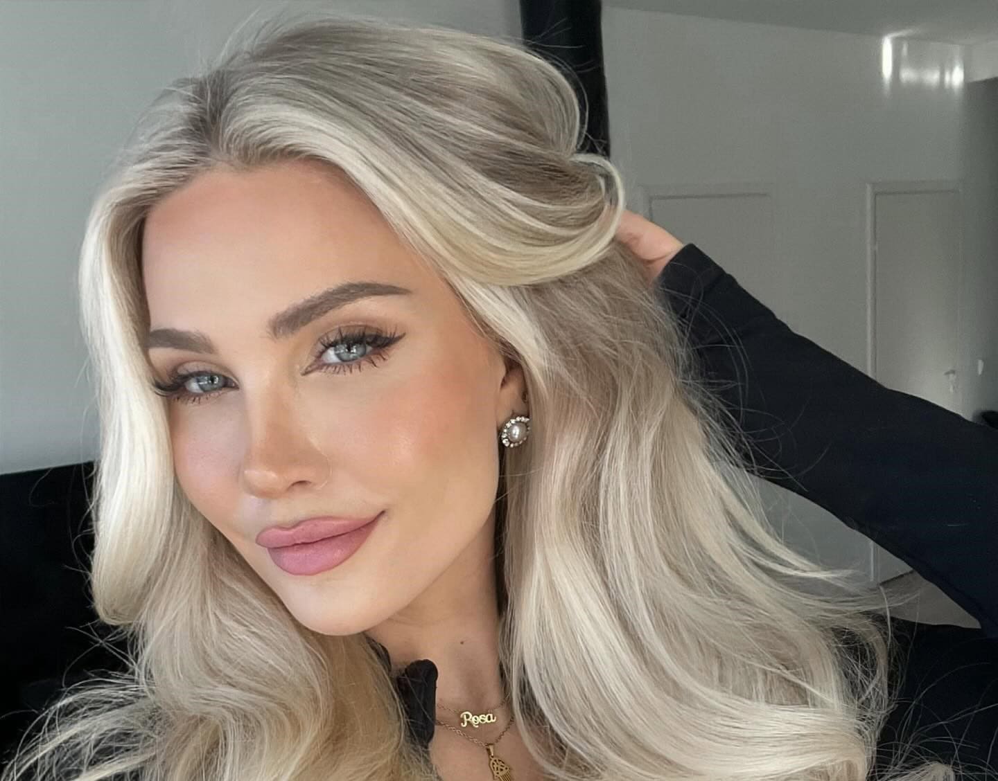 Janina Frostelliksi kutsuttu Rosa-Maria Ryyti julkaisi lomalta ...