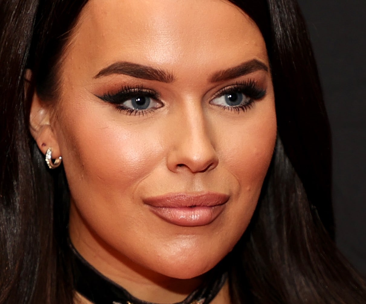 Sara Sieppi saunanraikkaana - upea kuva! - Como.fi