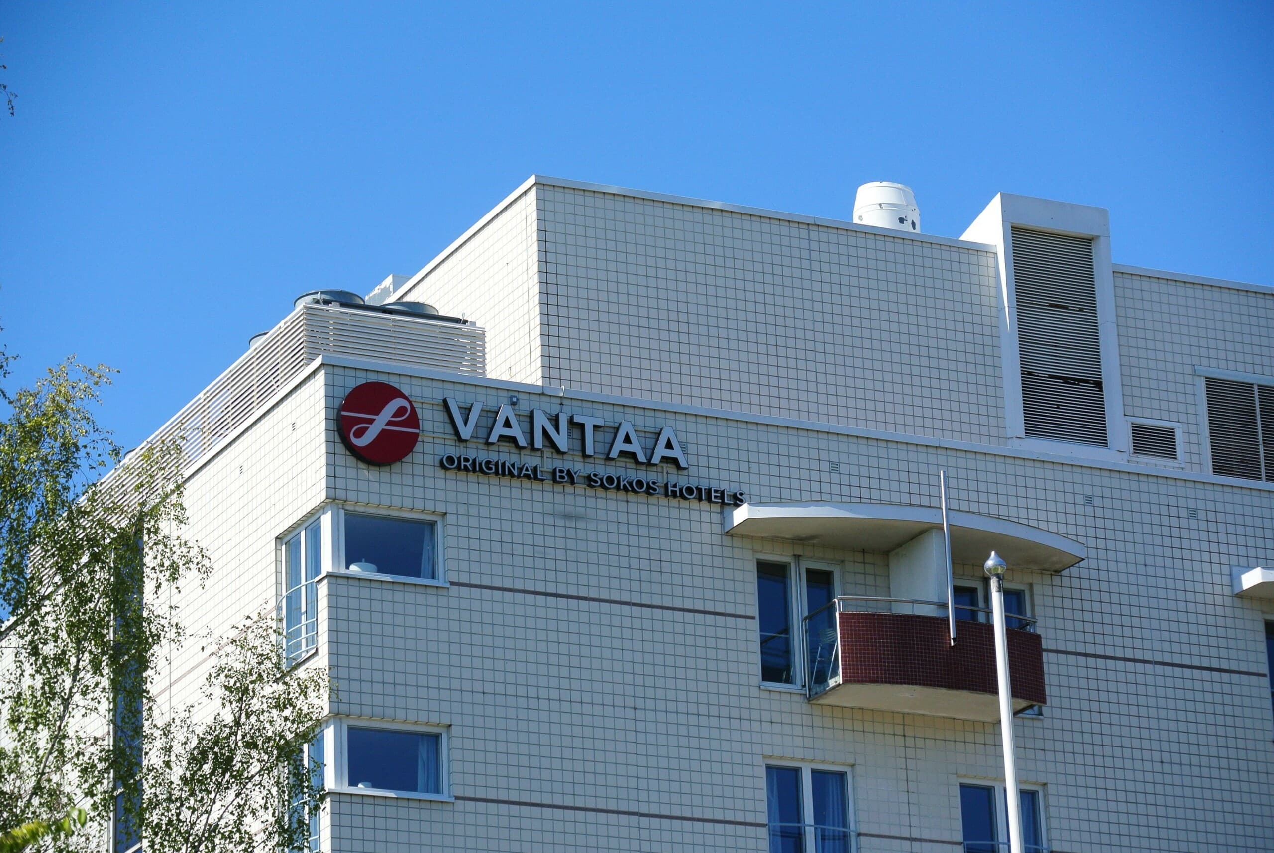 Seiska: Vantaalla yllätyttiin - supertähti tuli hotelli Vantaaseen ...