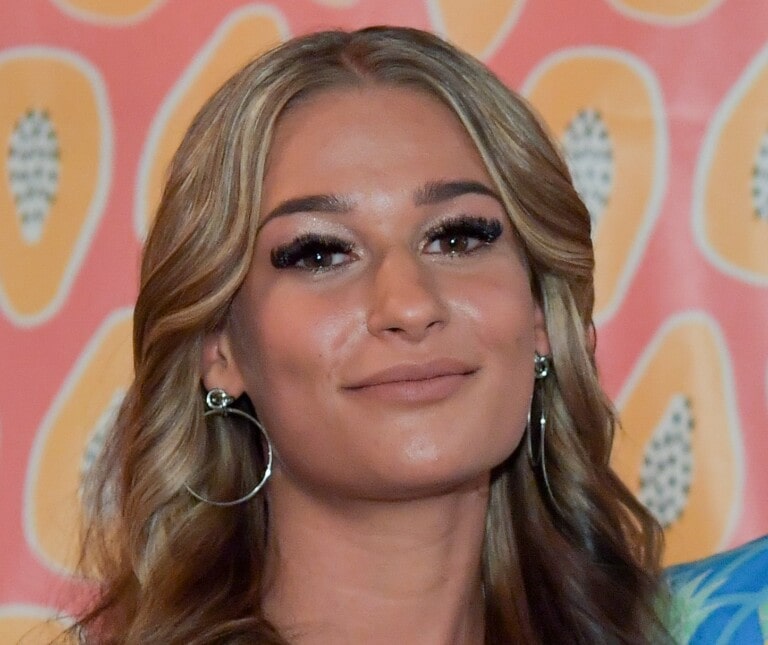 TIS-Mattu julkaisi vahinkokuvan - mikäs siellä taustalla pilkisti? Apua ...