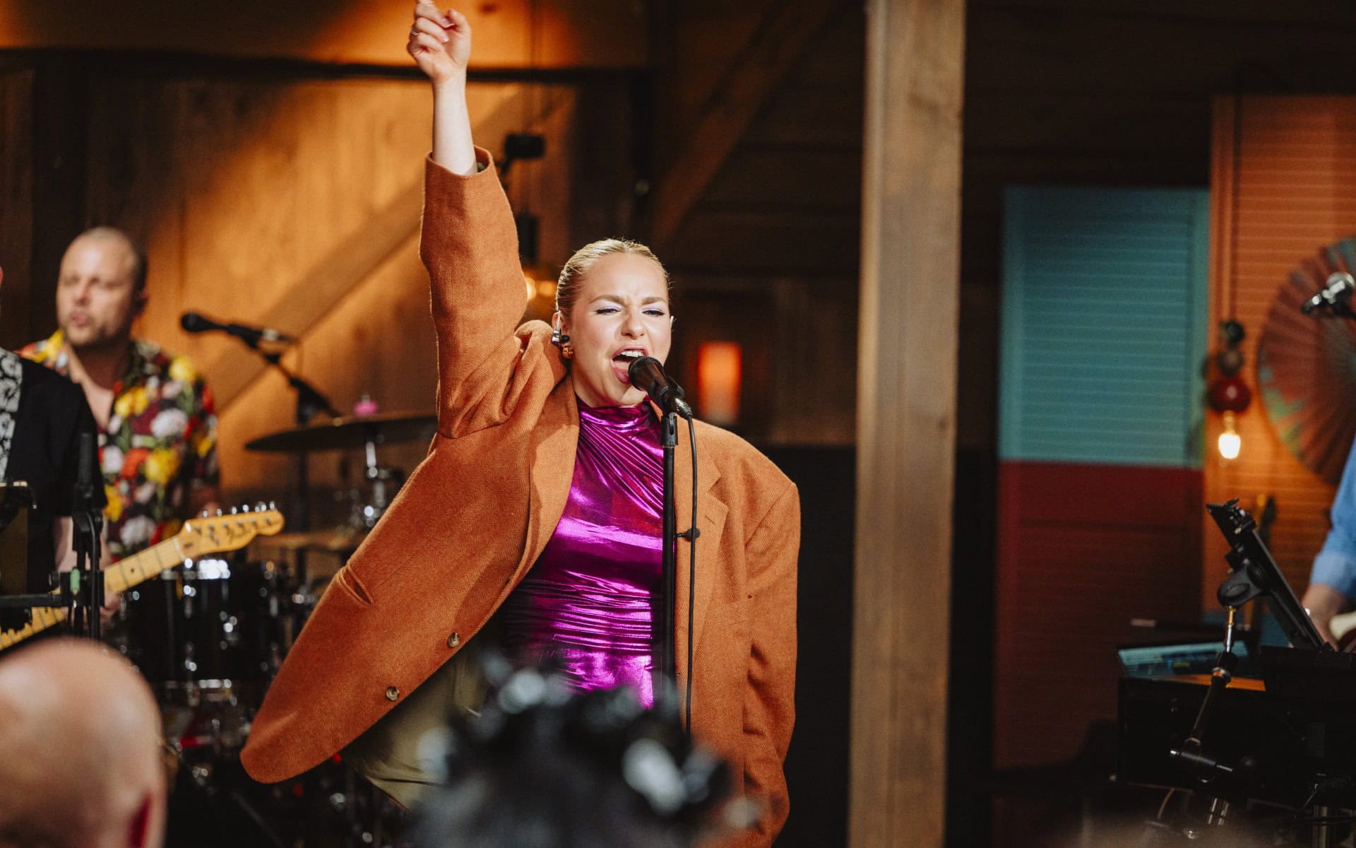 Upean kaunis ja lahjakas nuoren polven artisti yllätti Vain elämää ...