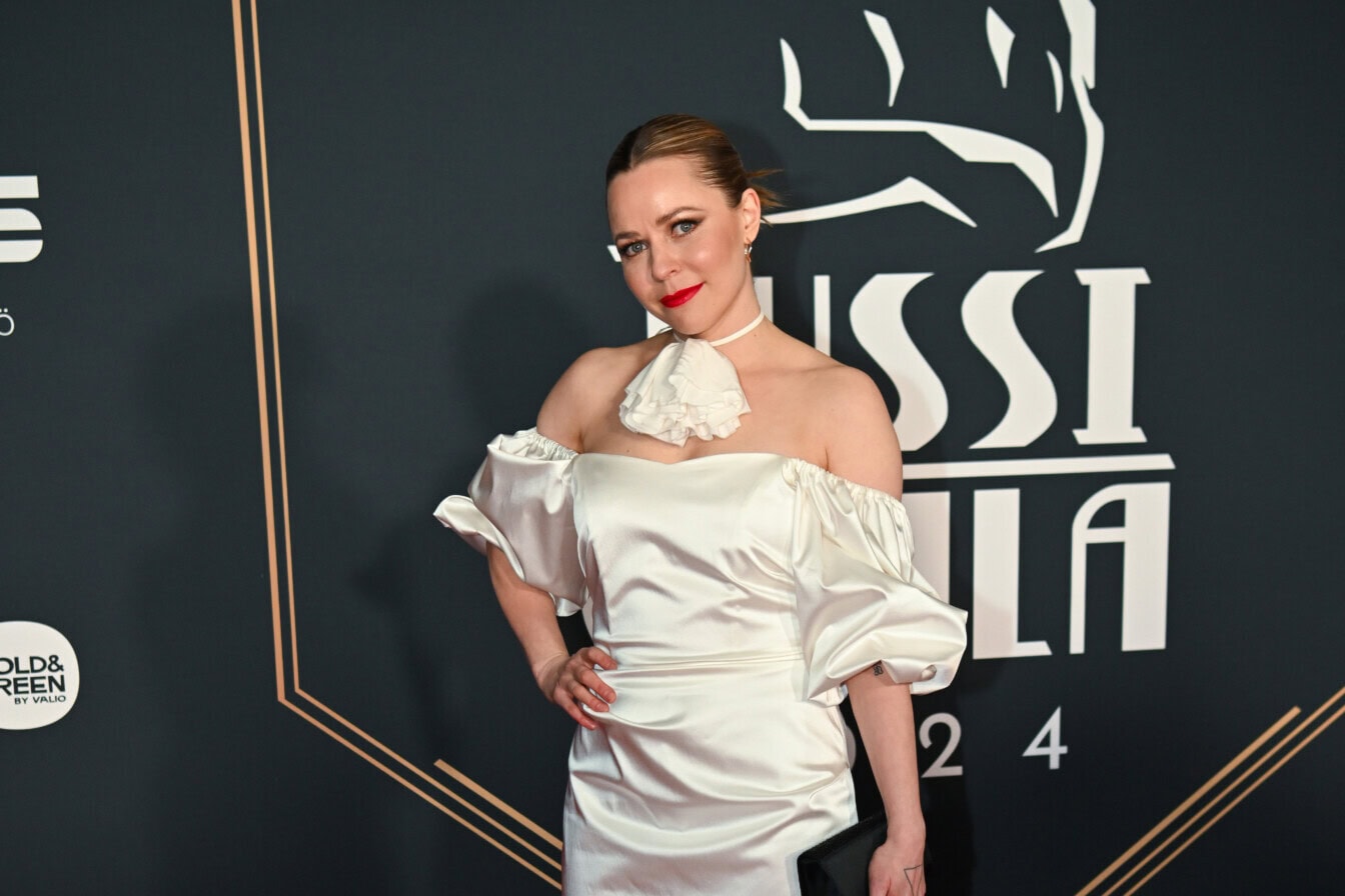 Paula Vesalan upeat raskauskuvat julki: "Vielä on matkaa maailmaantuloon, vaikka ei ehkä uskoisi ...